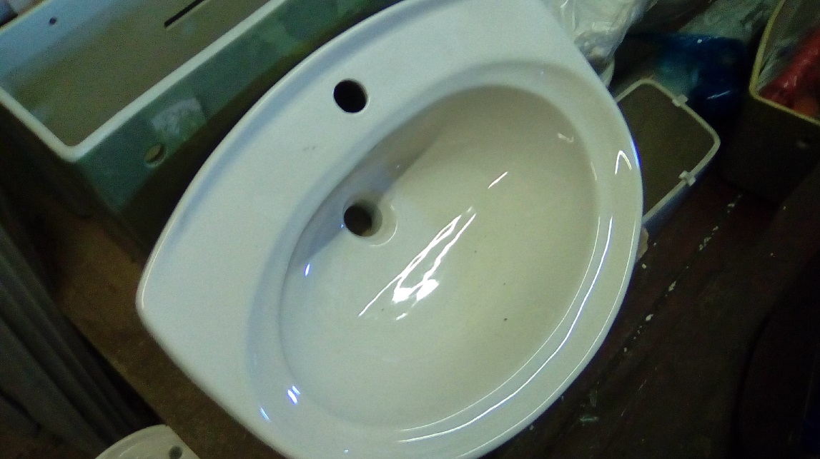 Soft Cream Colour Baths Panels Basins Toilets Seats Bidets UK